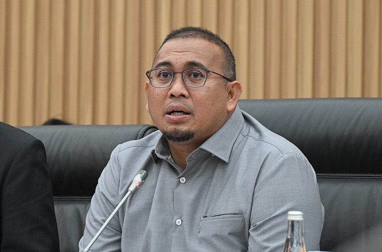 Buntut Kasus korupsi Tata Kelola Minyak, Komisi VI DPR Bakal Panggil Pertamina - ANALITIK NEWS